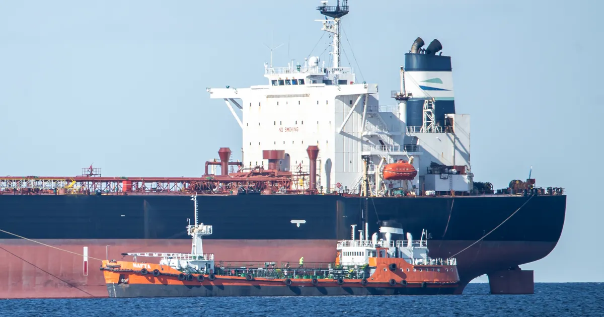 FOTOD Venemaale suunduv tanker Kiwala sai loa Eestist lahkuda