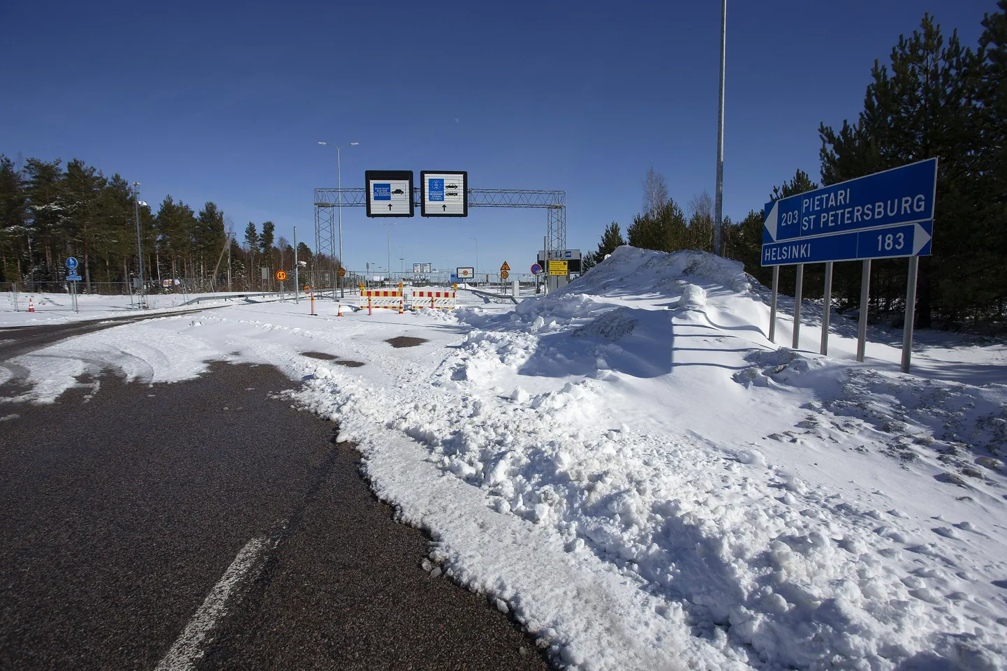 EBASEADUSLIK SEIKLUS Saksa turistid matkasid räätsadel Soomest üle ...