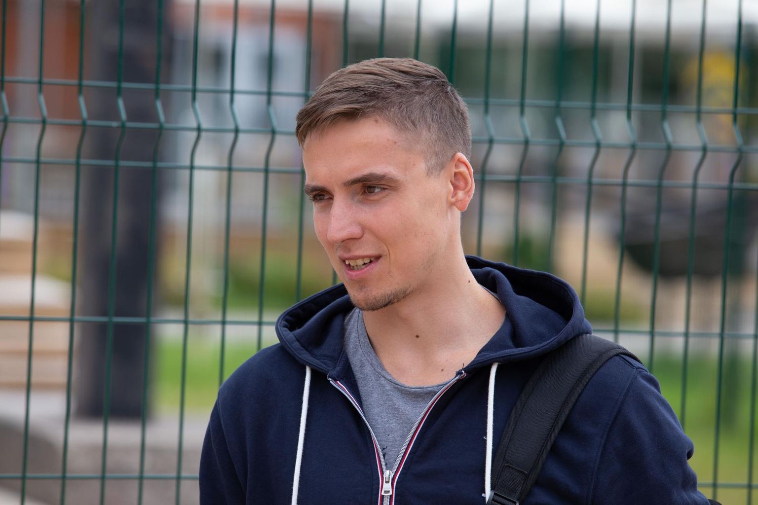 Võrkpallur pani särgi oksjonile