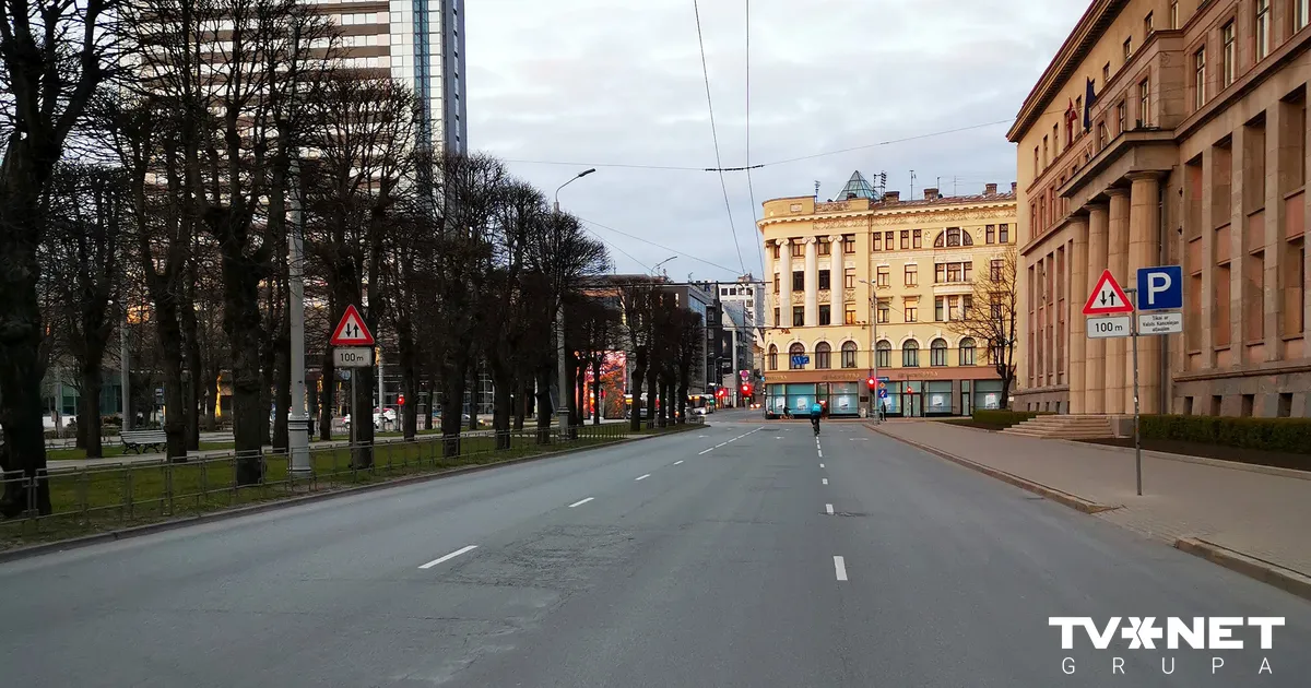 Apzinātas avārijas un viegla nauda. Kā pašā Rīgas centrā jau gadiem ...