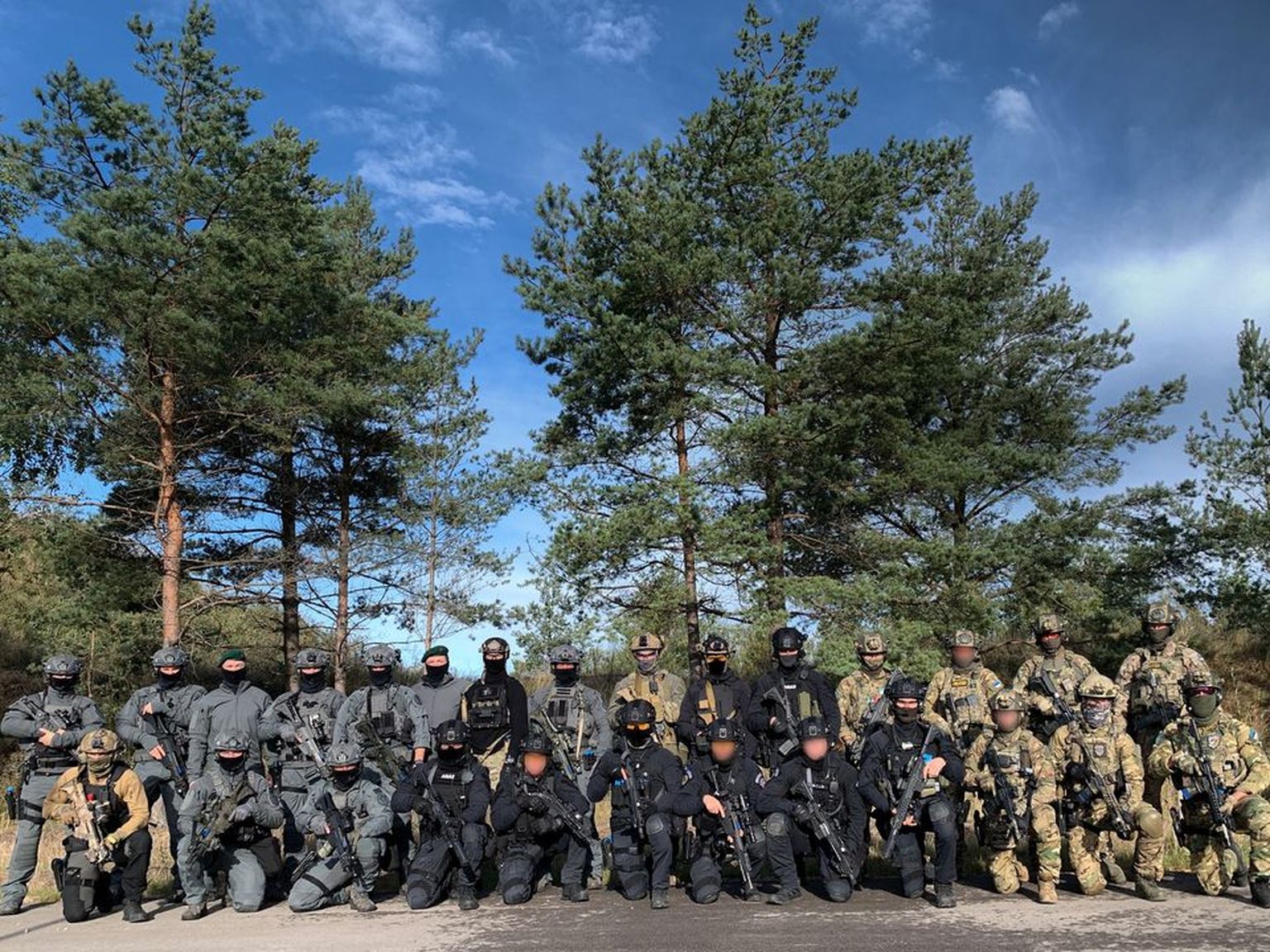 FOTO UN VIDEO Policijas pretterorisma vienība "Omega" Rīgā trenējusies ...