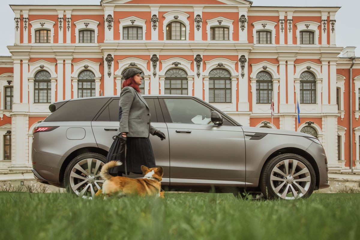 Ja karaliene varētu izvēlēties sev nākamo auto. Range Rover Sport dāmas ...