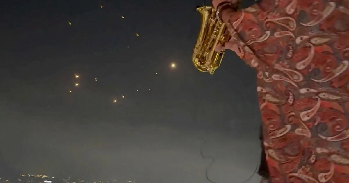 Sotsiaalmeedia video: saksofonist mängis Liibanonis katusepeol, samal ...