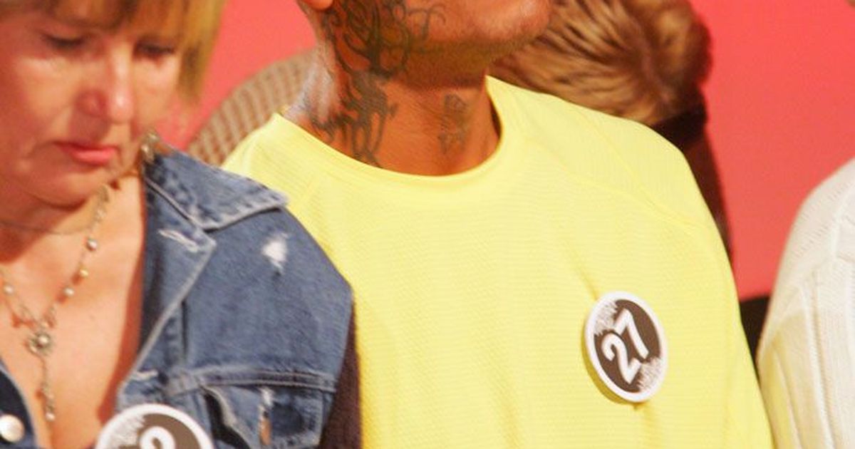 Nõia-Ints tätoveerib Leiburi logo oma kehale