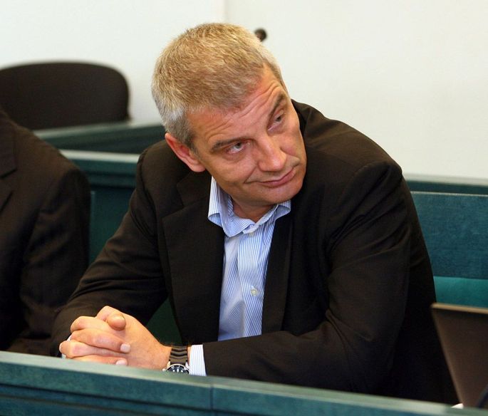 Video: ärimees Toomas Tooli luksusmaastur põrkus trammiga - Eesti ...