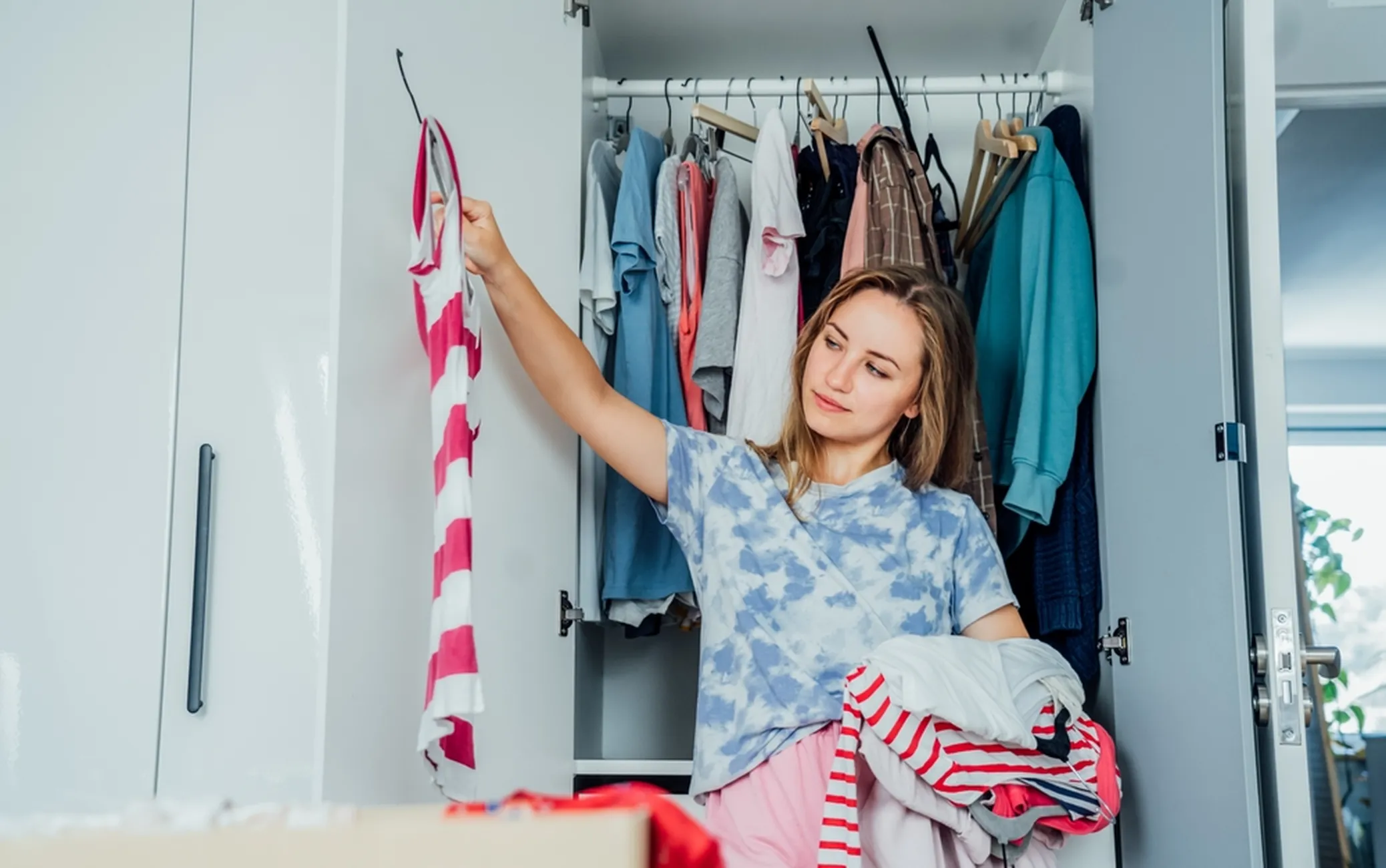 TEE RUUMI 10 eset, mis su kappi kuhjuvad ja mida sa ilmselt ei vaja enam