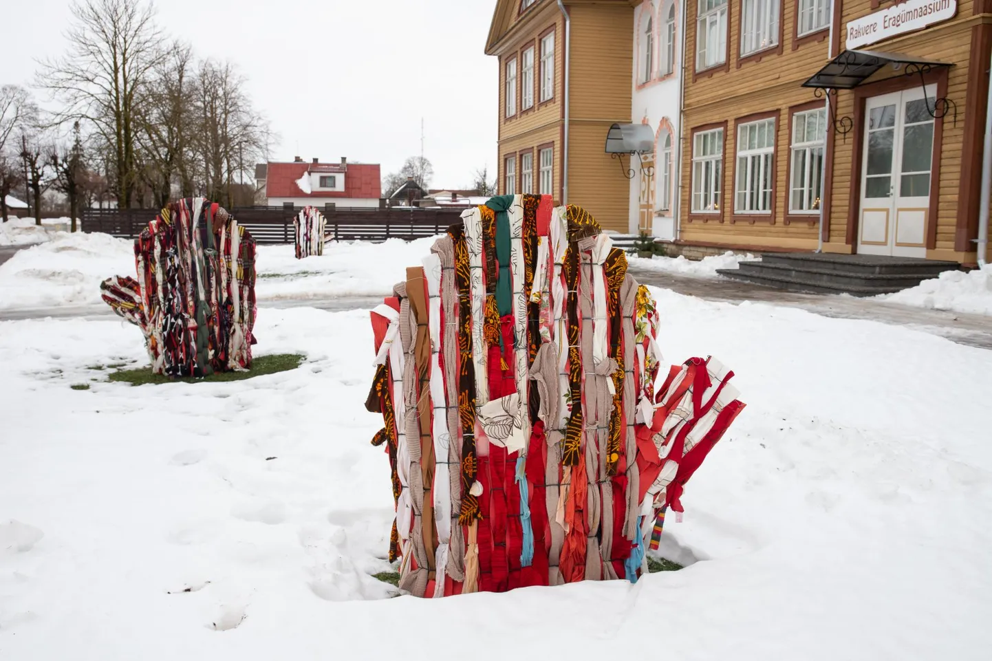 Viis uudse näo saanud hiidkinnast kannavad sooja sõnumit