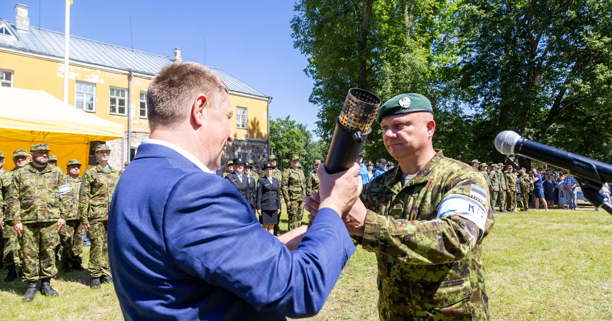 GALERII Maakaitsepäeval Alatskivil jagati võidutuld