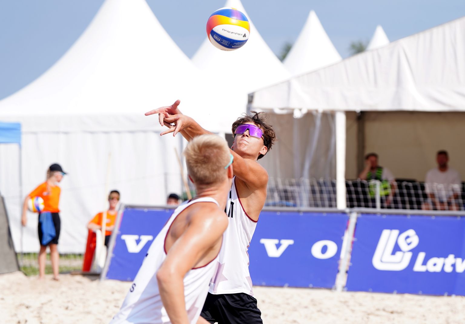 Fokerots/Bulgačs iegūst bronzu Eiropas U-20 čempionātā pludmales volejbolā