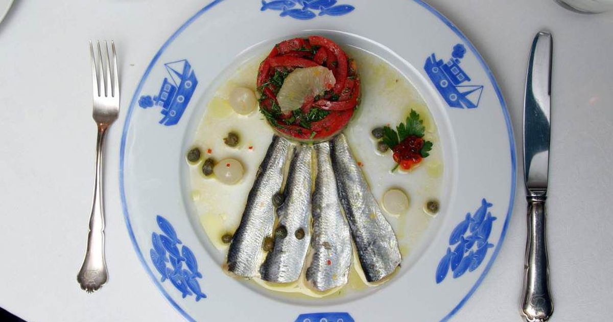 Juulis saavad kokad mõõtu võtta räimeküpsetamises