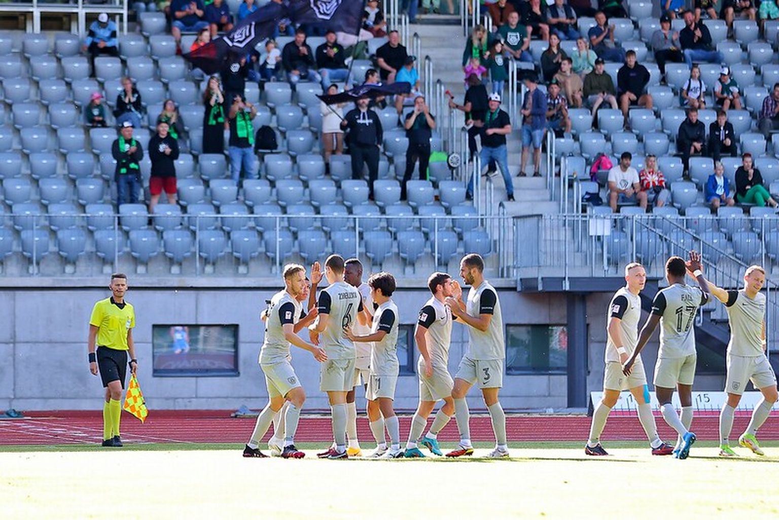 "Valmieras" futbolisti virslīgas līderu duelī uzvar "Riga" komandu