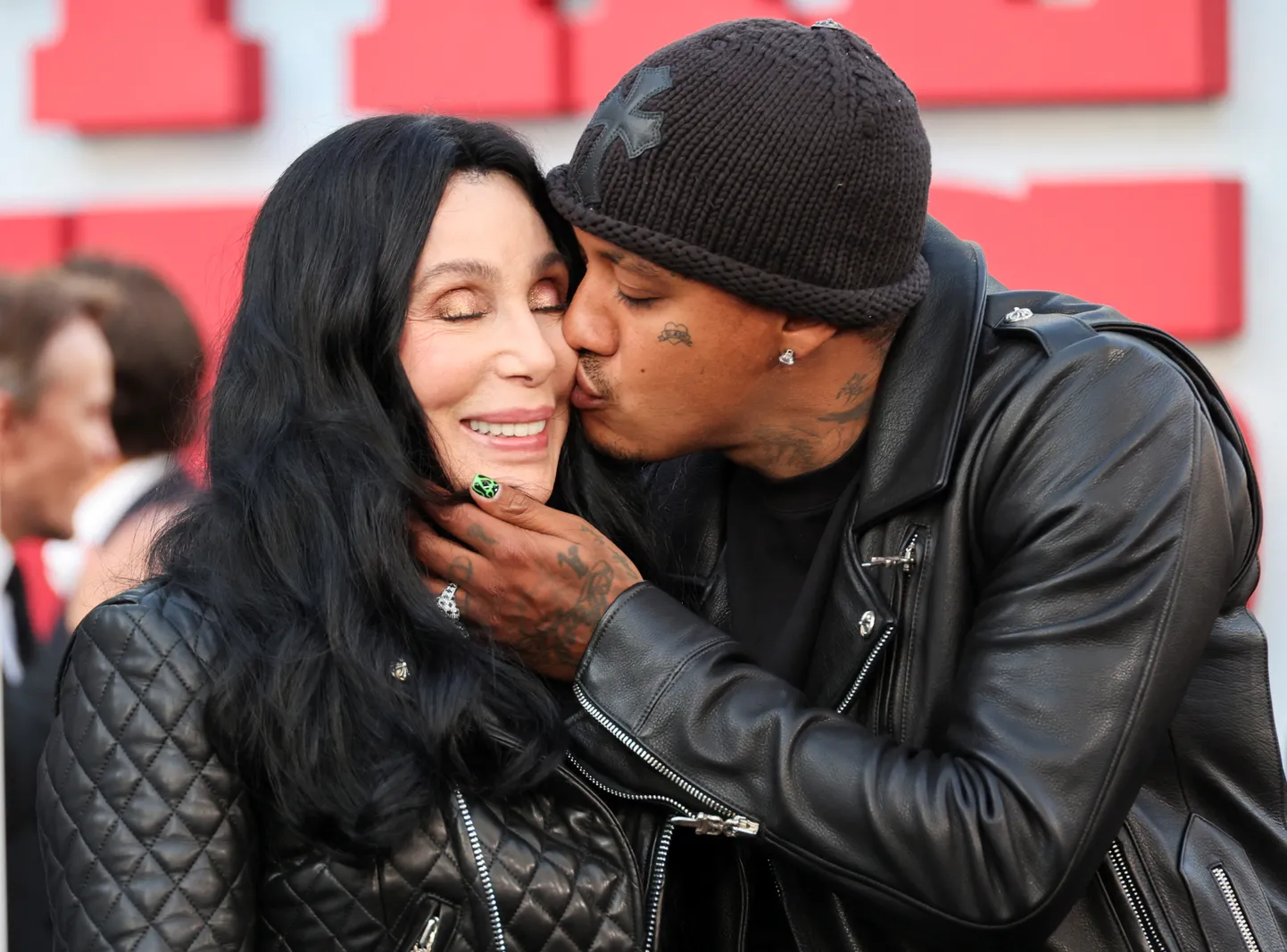 40 aastat noorema mehega suhtes olev Cher põrutab kriitikutele: keegi ...