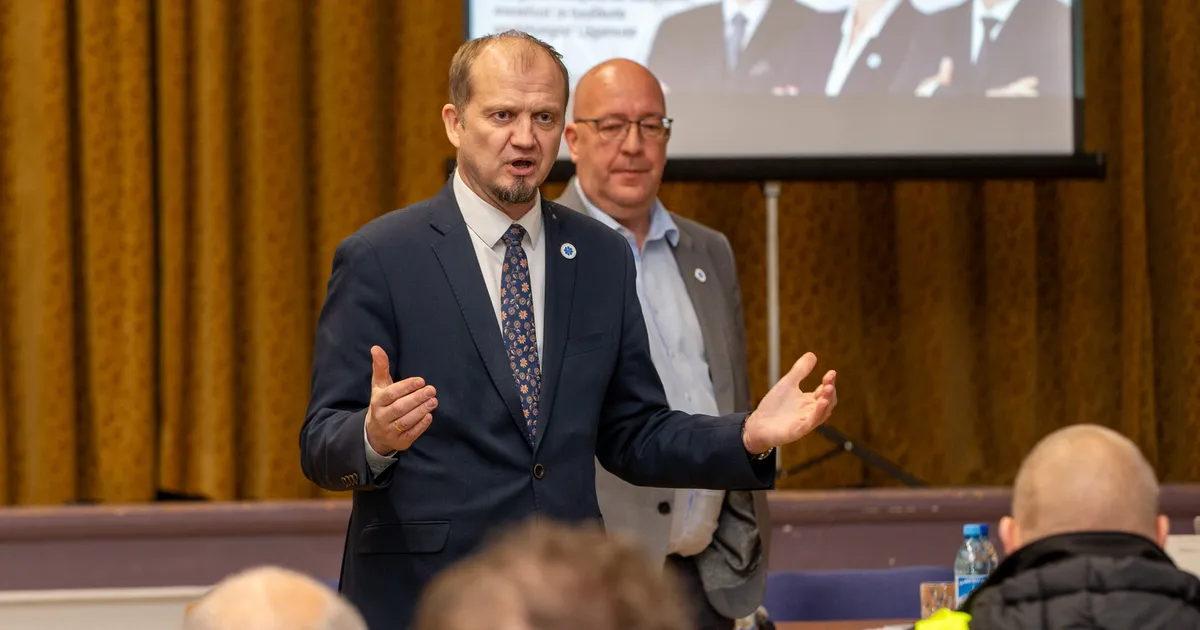 Голос противников ветропарков звучал в Пюсси скромно
