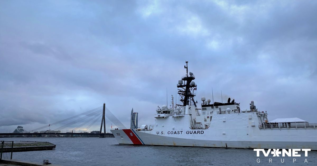 Rīgas ostā ieradies ASV Krasta apsardzes kuģis "Hamilton"