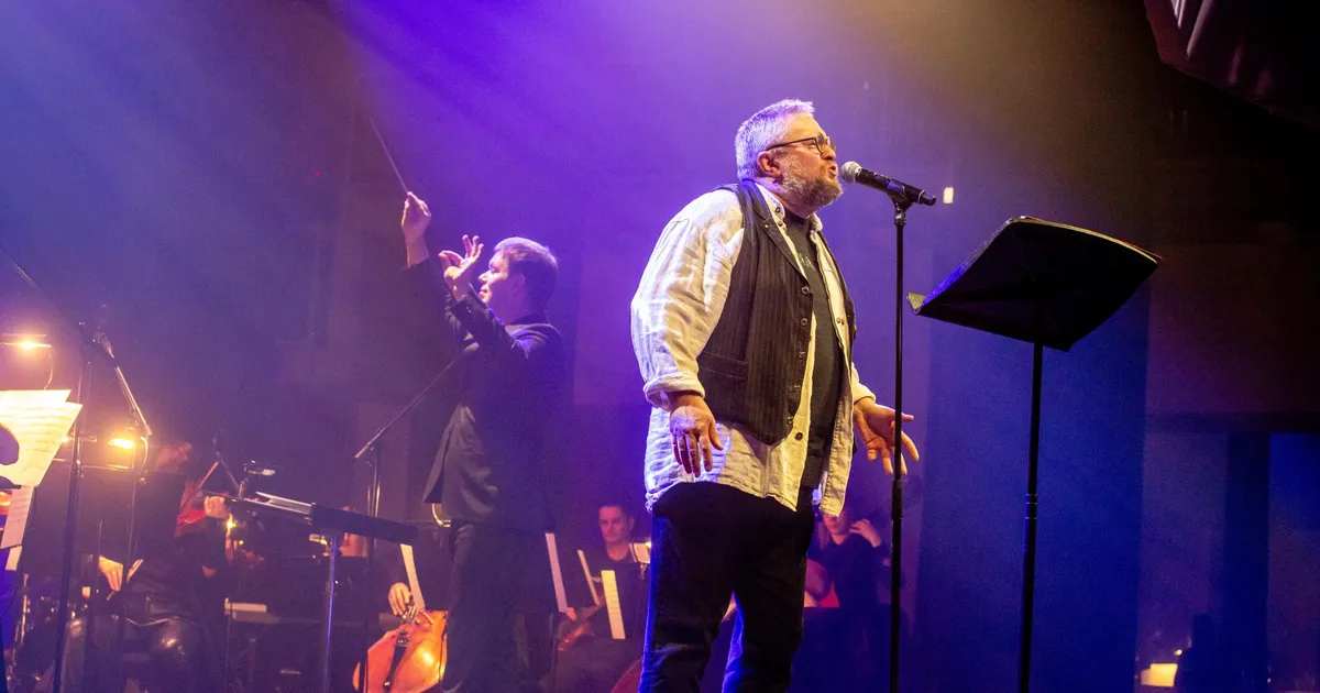 VIDEO SAALIST Singer Vinger sai keset esinemist üllatava kõne