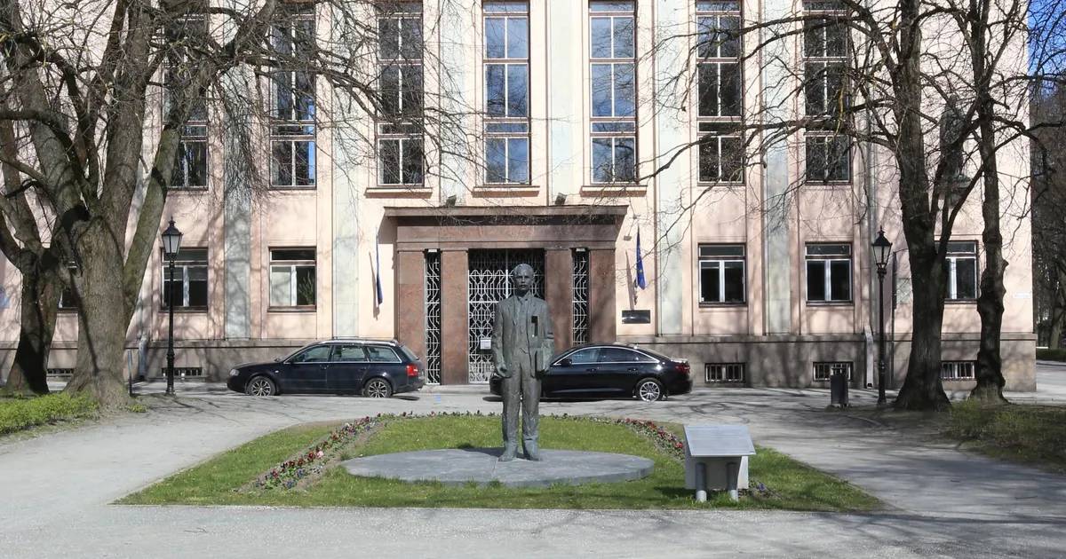 MARTIN PENT Ministri töölauale kuhjuvad suured ja veel suuremad ülesanded