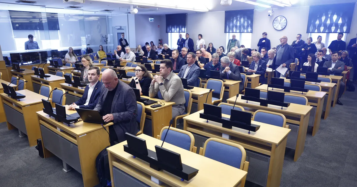 VIDEOKLIPP «Mis siin toimub, ma ei saa aru?» Tallinna linnavolikogu ...