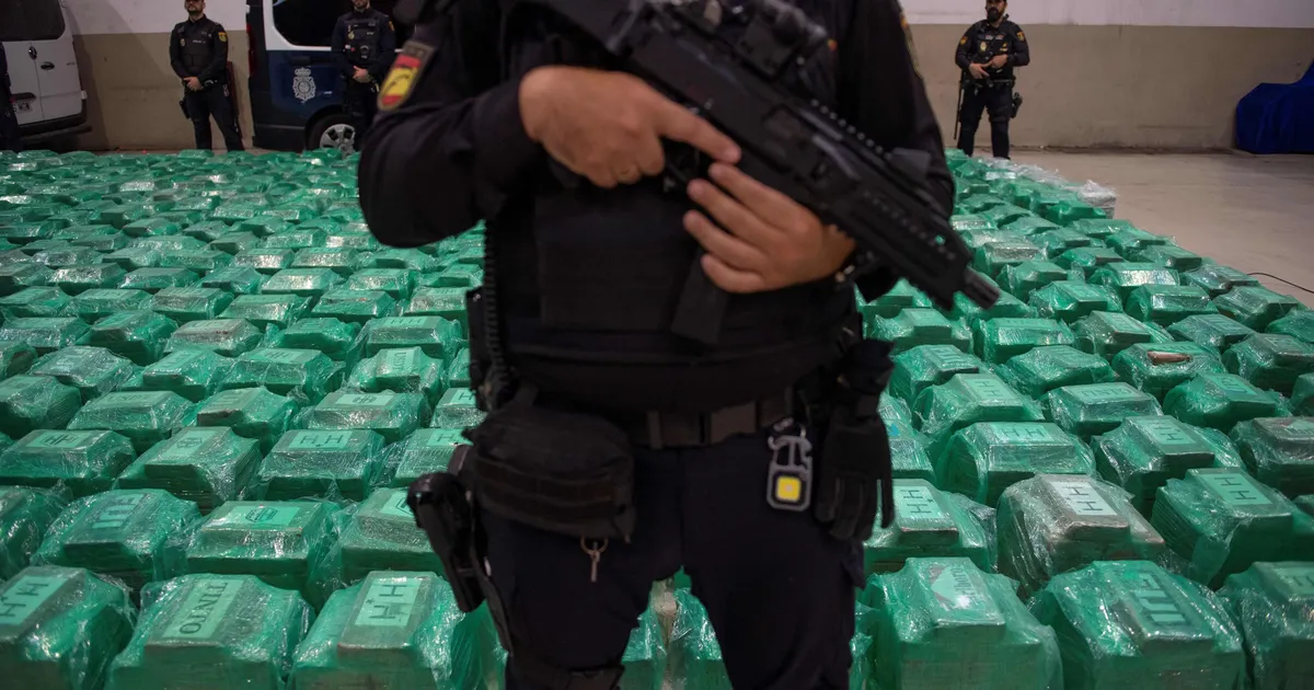 VIDEO Hispaania kõrge politseiniku maja seintest leiti 20 miljonit ...