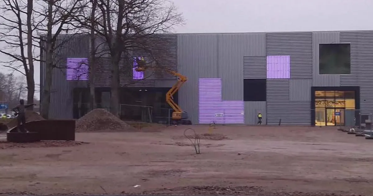 ПЕРВЫЕ КАДРЫ: Как будет светиться фасад йыхвиского торгового центра ...