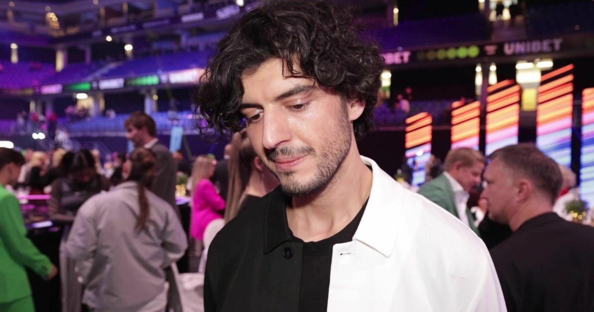 VAHVA KLÕPS Nagu tõeline boss! Stefan näitas pisitütrele EMA auhindu