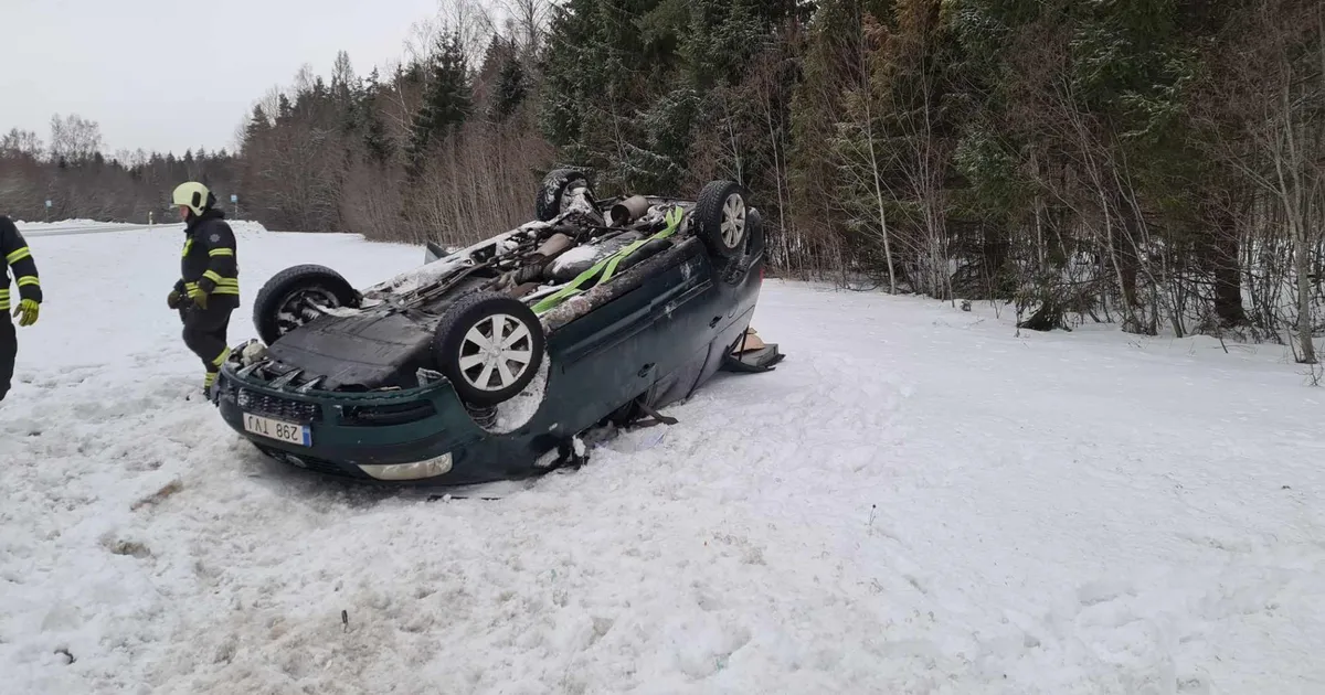 Tapa lähistel maandus auto kraavis