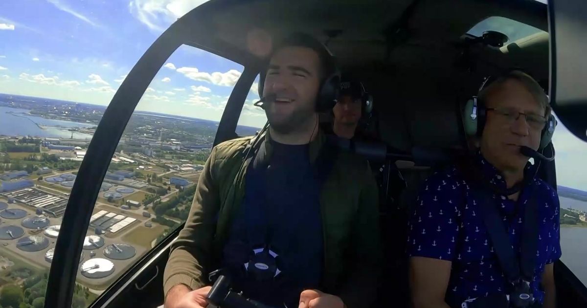 «Õhtu!» Robert Rool käis helikopteri juhtimist õppimas