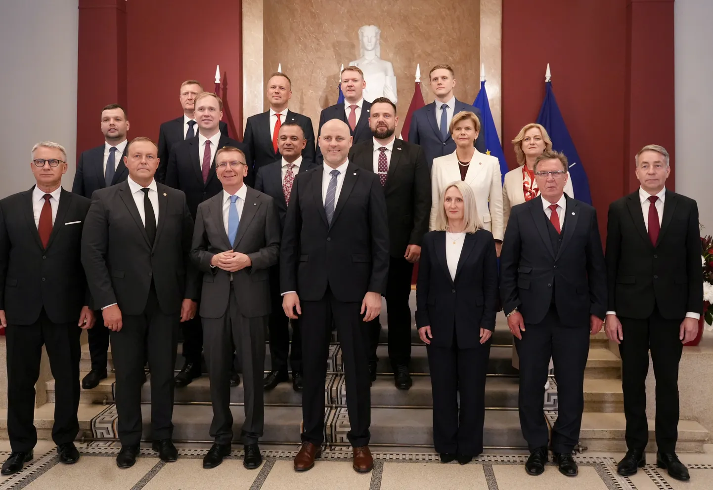 Zināms, cik valstij izmaksās valdības maiņa