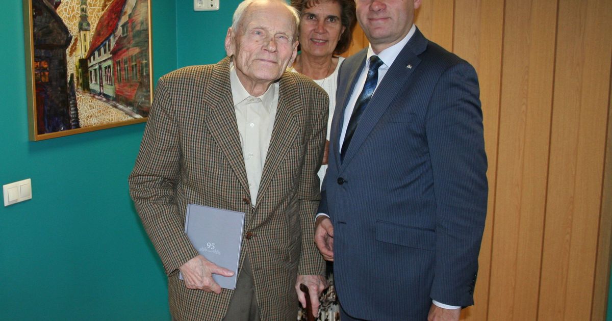 Arnold Anton kinkis linnapeale oma elulooraamatu