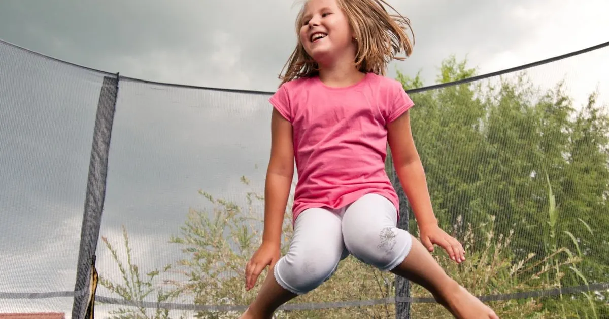 Batuudil hüppamine on lastele ohtlik meelelahutus