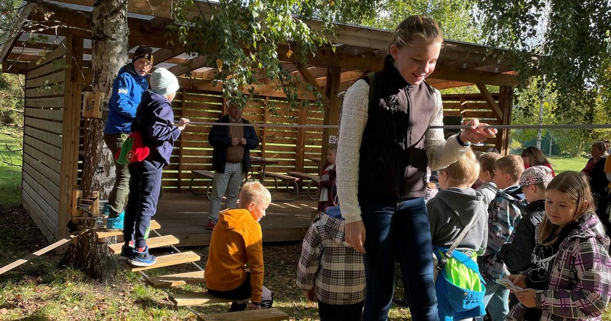 Uhtnas avati laste rõõmuks madalseiklusrada