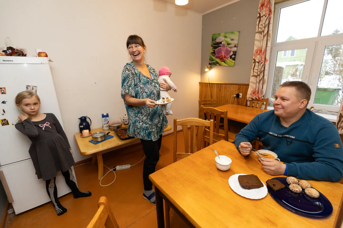 Pisike soe kodune köök Tapal ootab kuumale supile igaüht