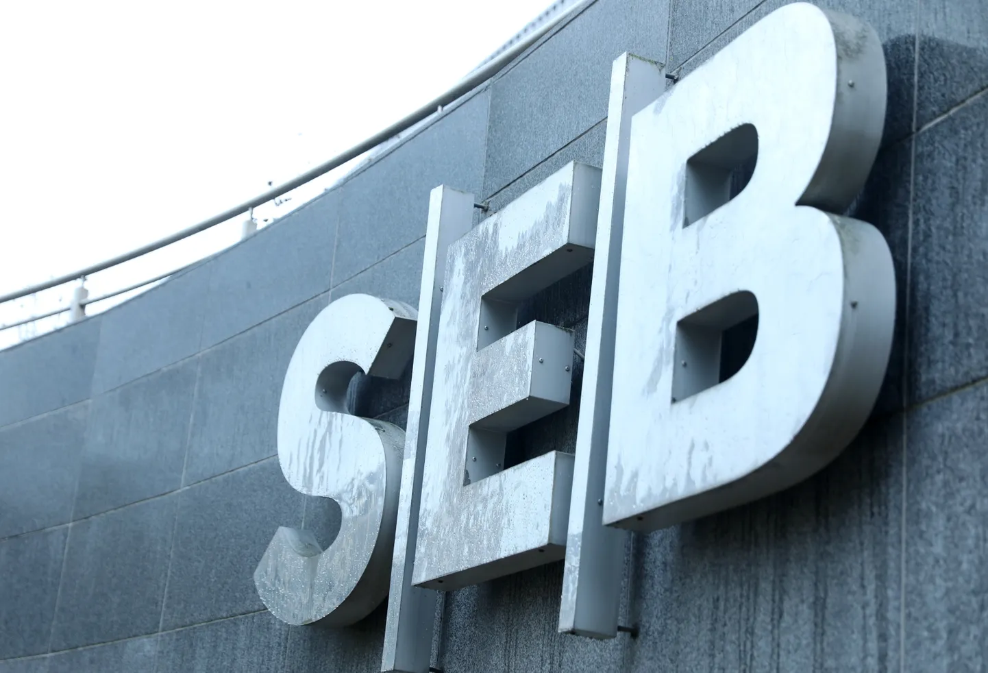 SEB peļņa Latvijā pērn būtiski sarukusi