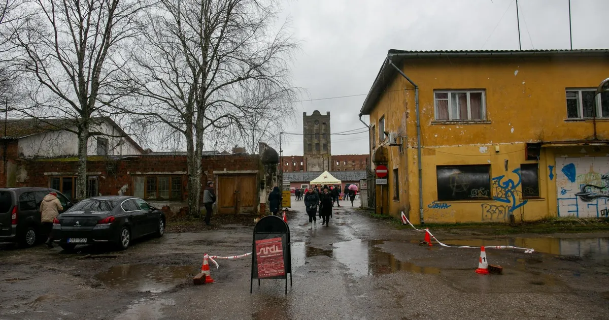 GALERII Vihma kiuste kulges Sindi avastusretk rahvarohkelt