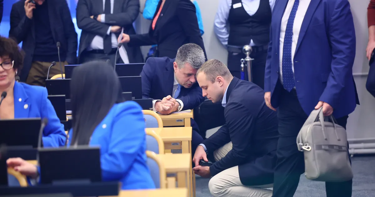 ГАЛЕРЕЯ Горсобрание Таллинна избирает председателя на своем первом ...