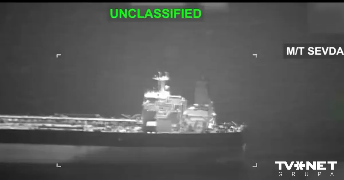 VIDEO ASV apšaudījusi divus tankkuģus, kas mēģināja pārraut Irānas ostu ...
