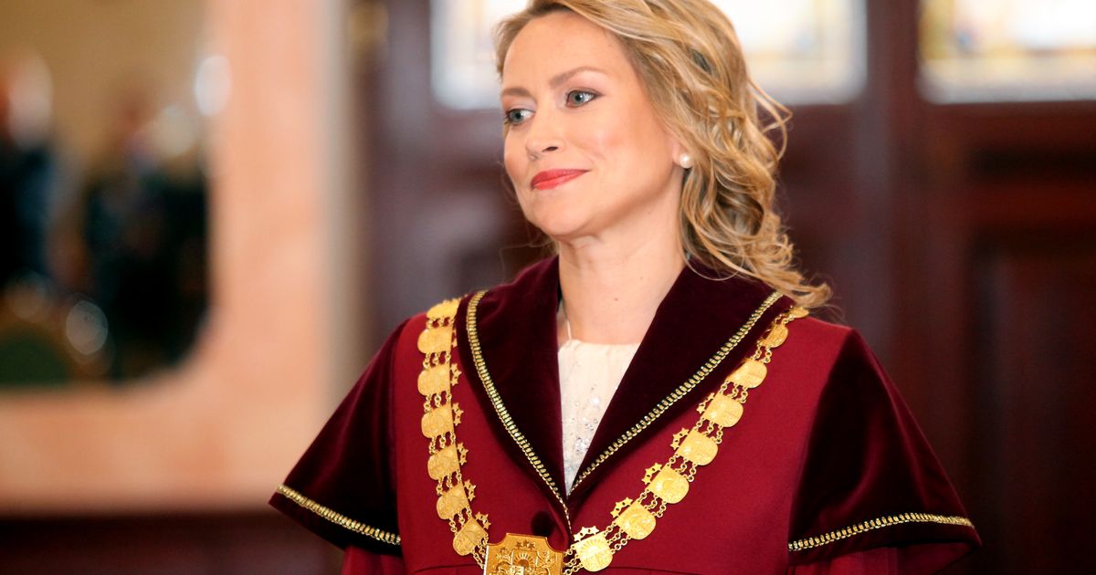 Satversmes tiesas tiesneša amatu atstāj Rezevska - Latvijā - Ziņas ...