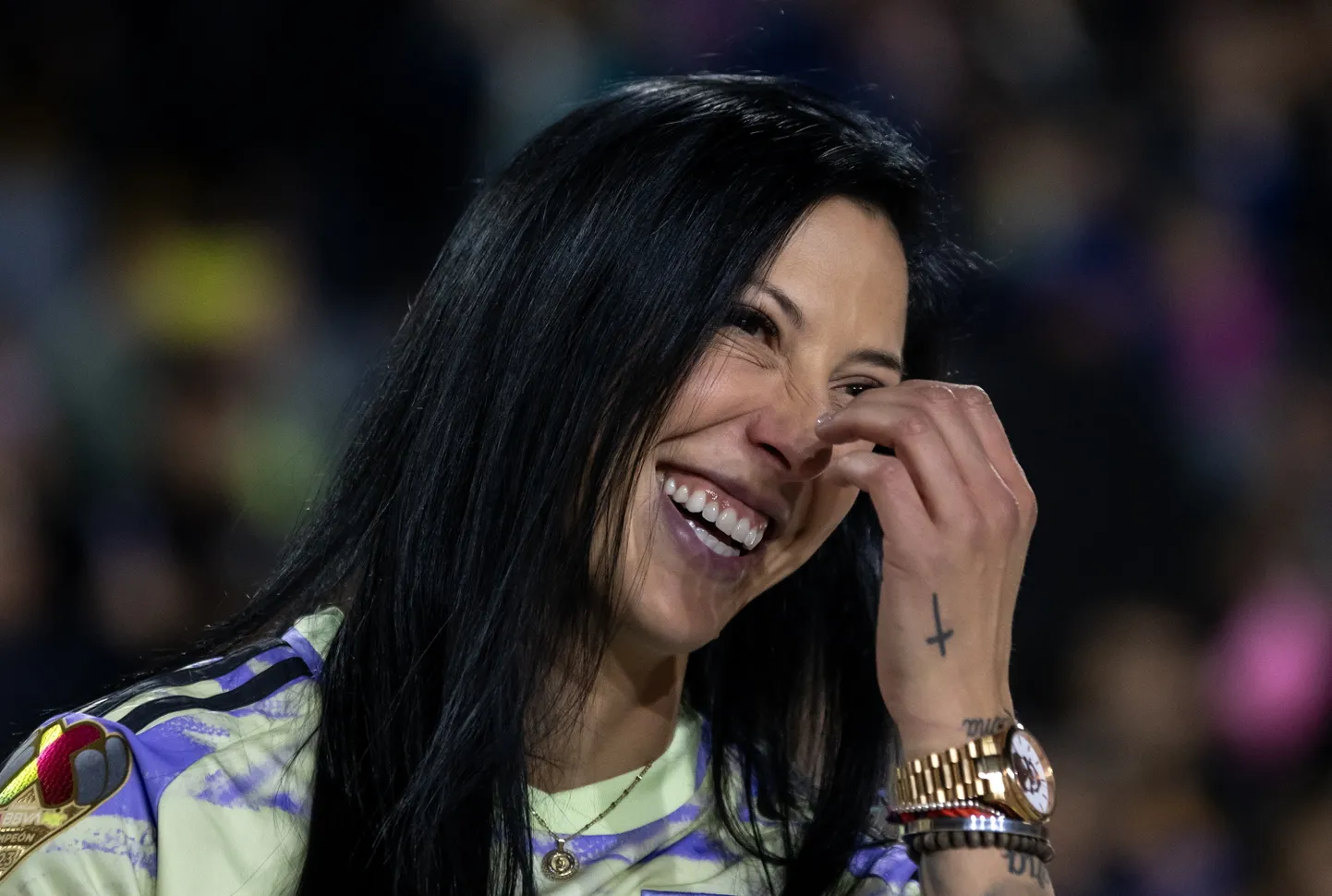 VIDEO Spānijas futbola skūpsta skandālā ierautā Ermoso iznāk no skapja