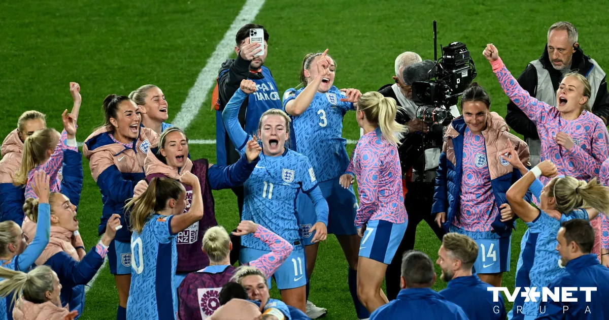 Anglijas futbolistes iekļūst Pasaules kausa finālā