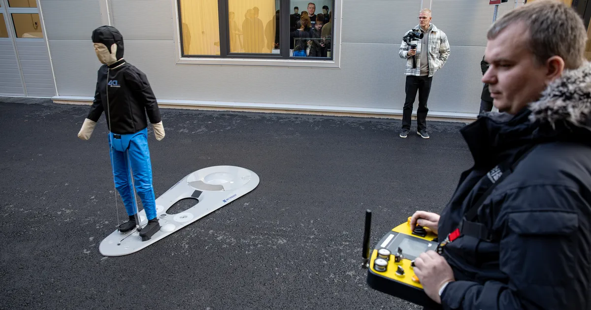 GALERII JA VIDEO Robotid ja statistiliselt riietatud mannekeenid ...