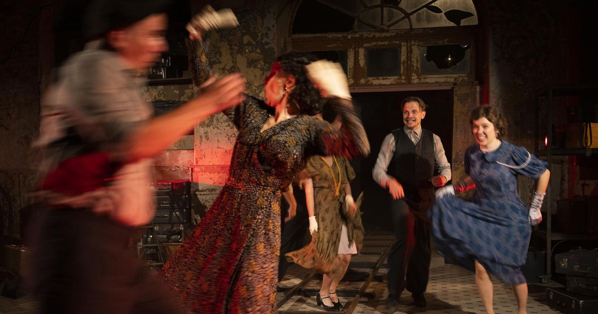 Kuni mõtted saavad sõnadeks, sõnad unistusteks