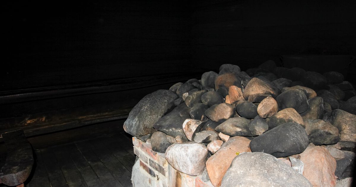 Tules hävisid suitsusaun ja puukuur