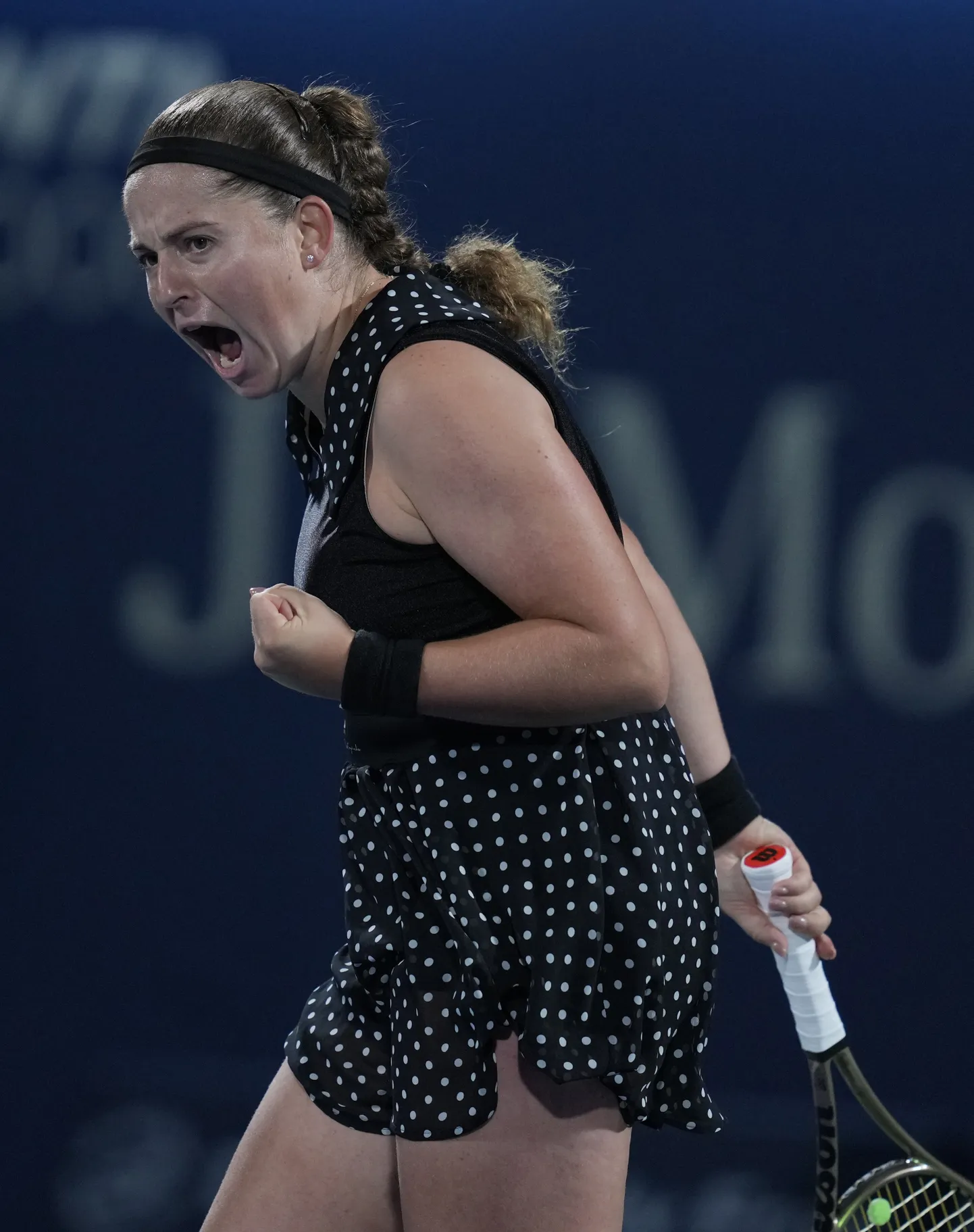 Ostapenko iekļūst Dubaijas dubultspēļu turnīra pusfinālā