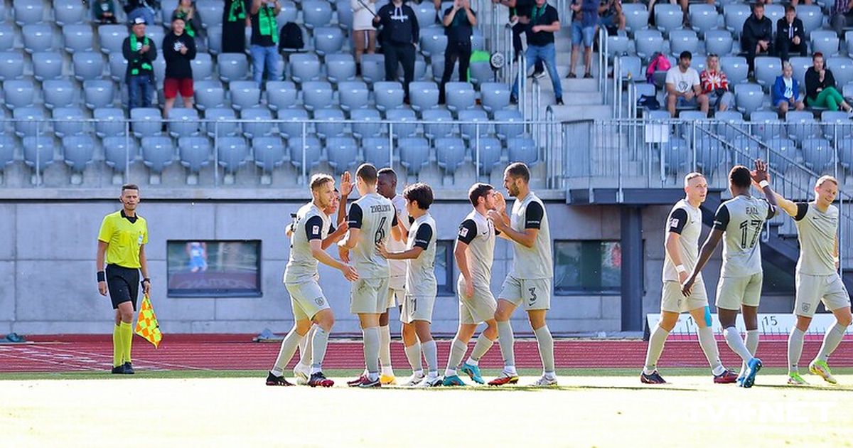 "Valmieras" futbolisti virslīgas līderu duelī uzvar "Riga" komandu