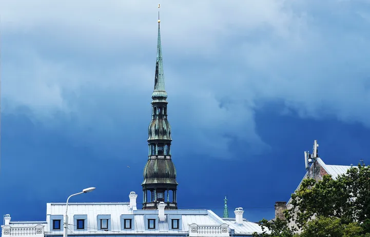 Rīgā izsludināts dzeltenais brīdinājums par negaisu