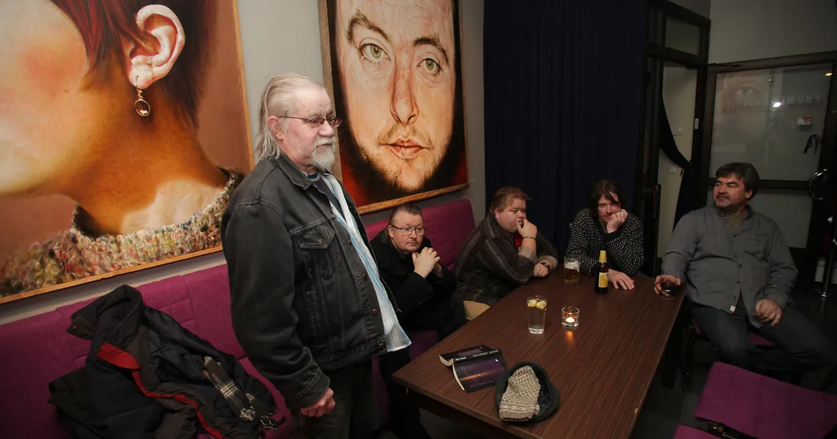 Trükitud mustaga mustale ehk üksinduse aja luulet