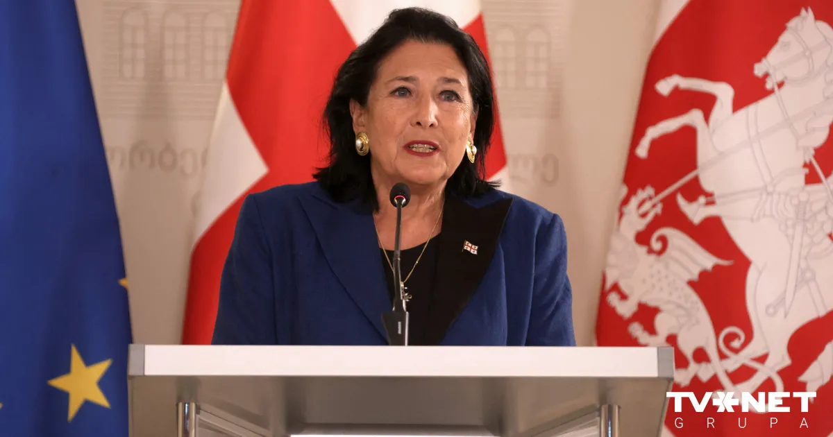 FOTO UN VIDEO Gruzijas prezidente paliks amatā līdz leģitīma parlamenta ...