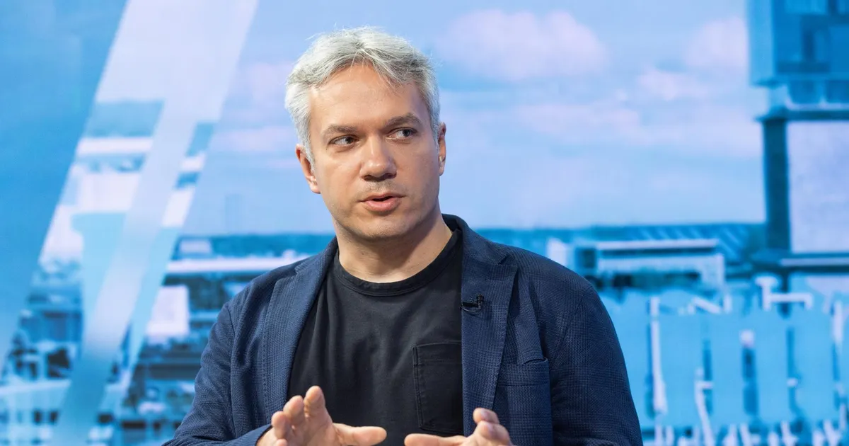 ANDREI KOROBEINIK Pärnu linna teerull sõitis Manija rahvast üle