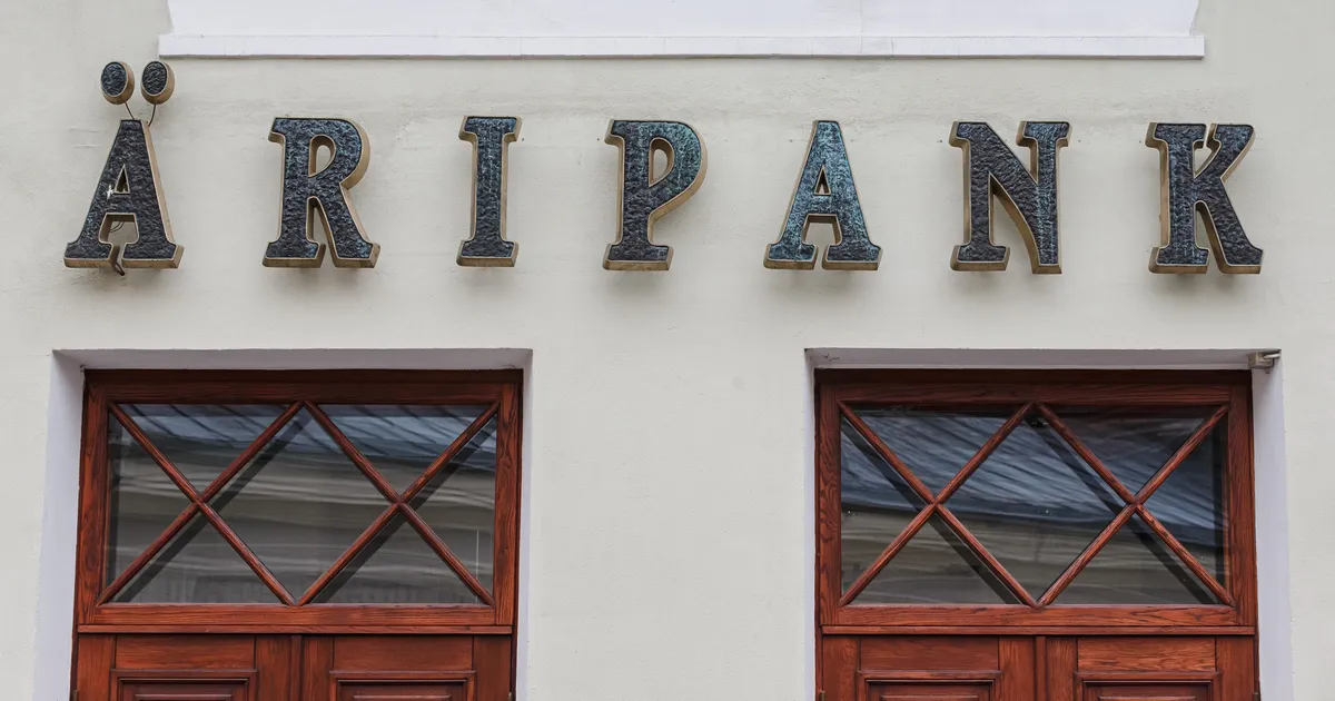 Конец эпохи алмазов и беглых российских топ-менеджеров. Старейший ...