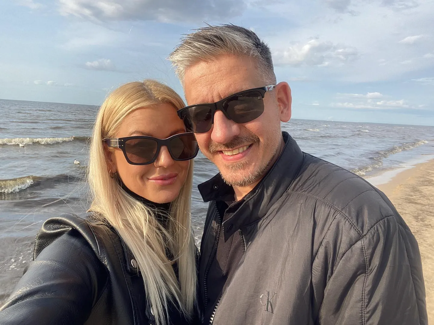 Kristaps Valters iziet sabiedrībā ar savu jauno draudzeni