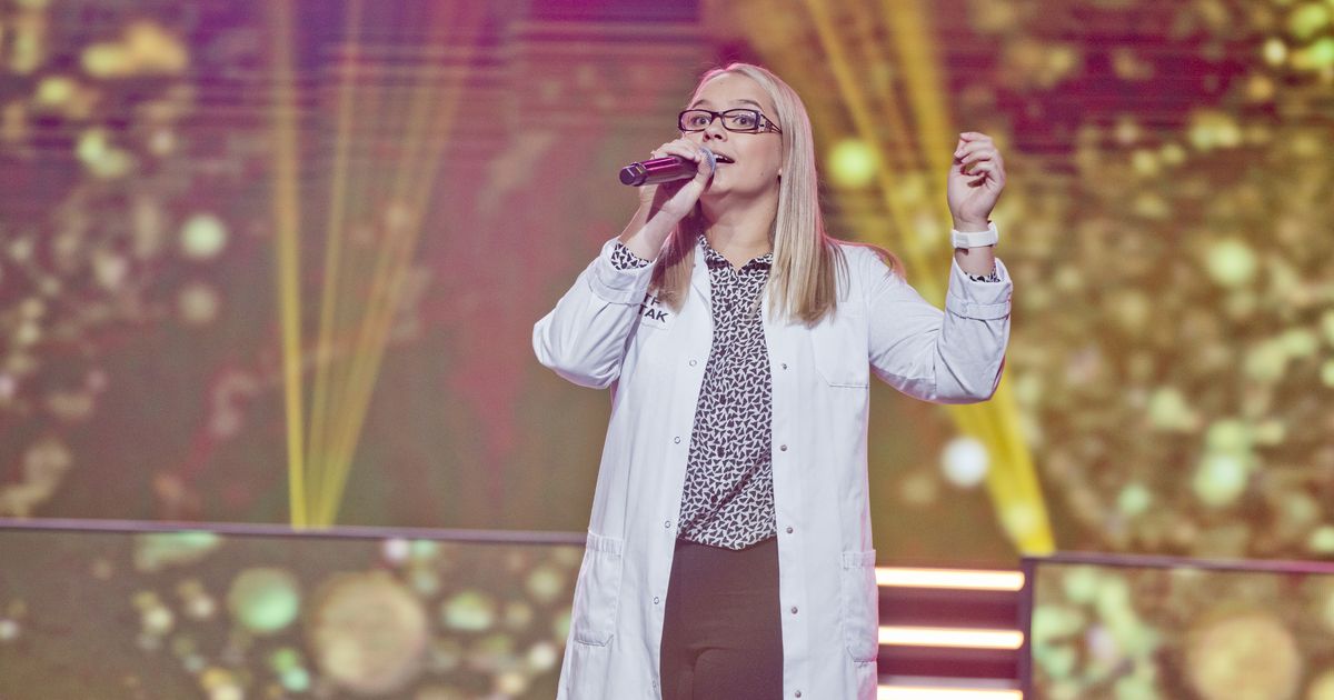 SAATE «MA NÄEN SU HÄÄLT» VÕITJA Noorteadlane Kärt Leppik on lavalaudu ...